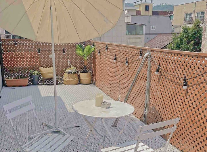 테라스 이층집 Two-story House With Terrace - 성사1동