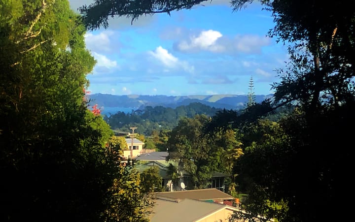 Auckland City Base For Bush Lovers - Auckland