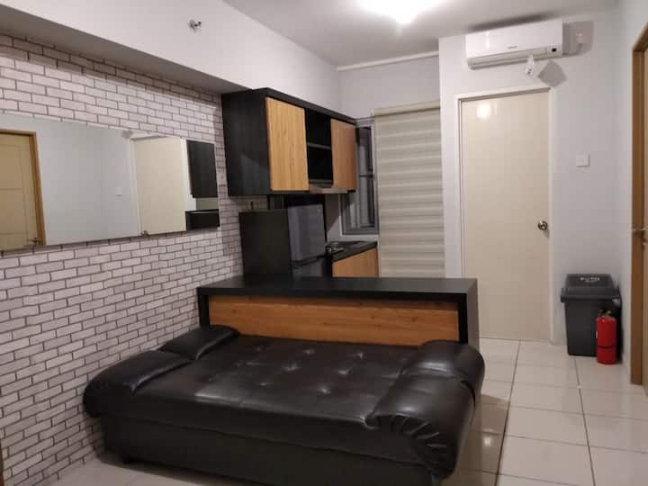 Family Room 812 @ Harvard 8 - Educity Apartment - Surabaya