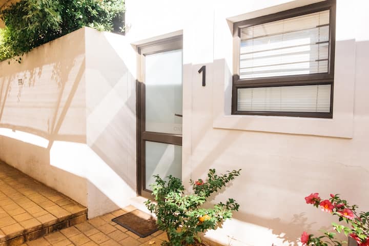 Unit 1 Rosebank Fully Serviced Luxury Apartment. - Johannesburg