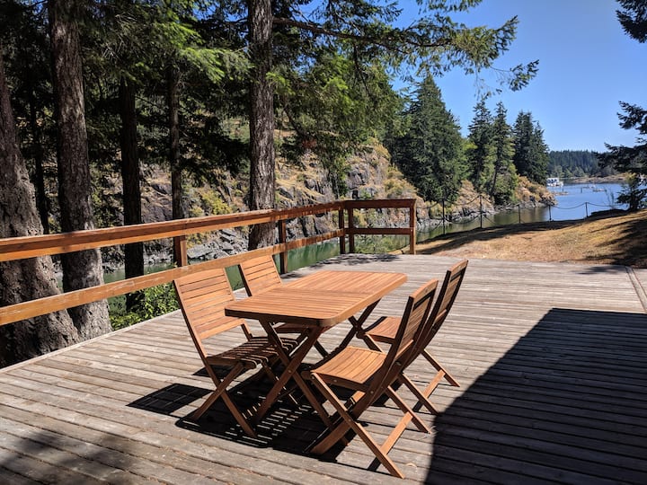 Gowlland Harbour Resort - Cove House Suite - Campbell River