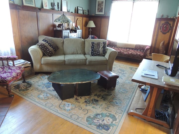 Historical Guest House - Green Room Top Floor - Whitehorse