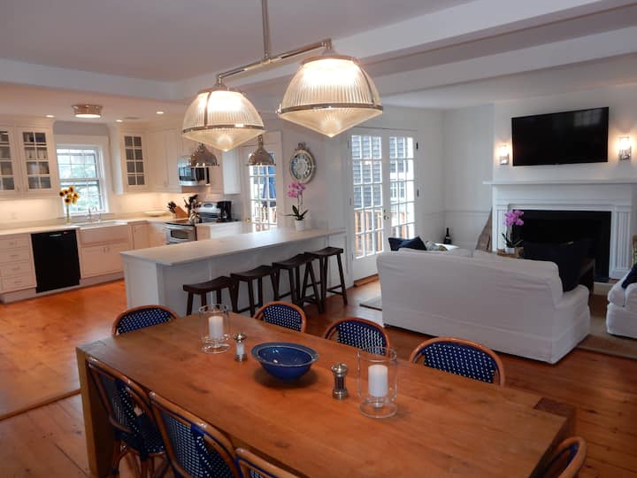 Newly Renovated 1830 Antique In Nantucket Town - Nantucket, MA
