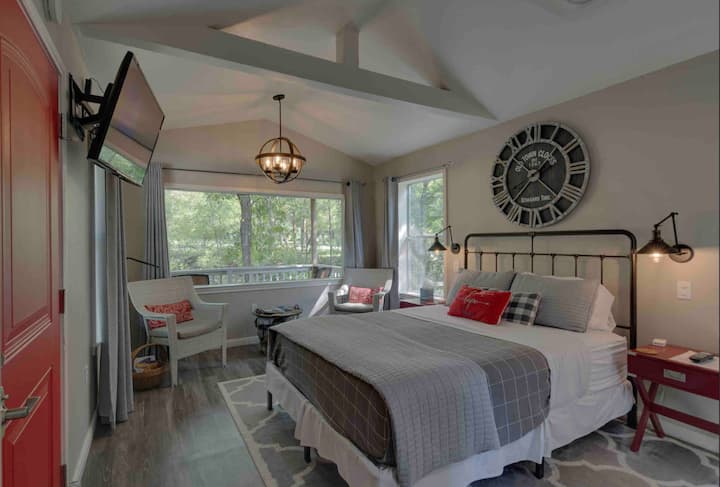 Cabin On White Rock Creek - Waco, TX