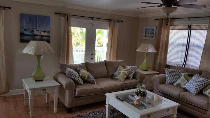 Charming Keys Style House - Naples, FL