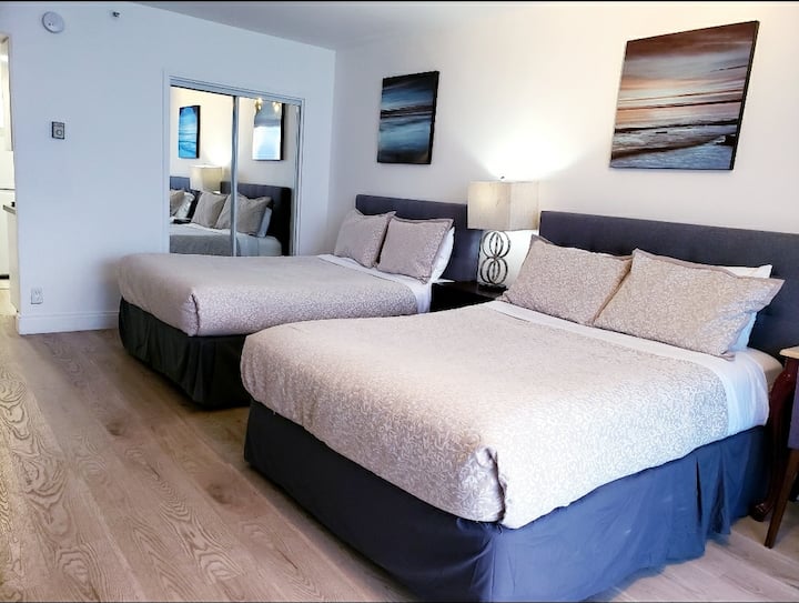 Beachfront Condo With Balcony - Miami Beach, FL