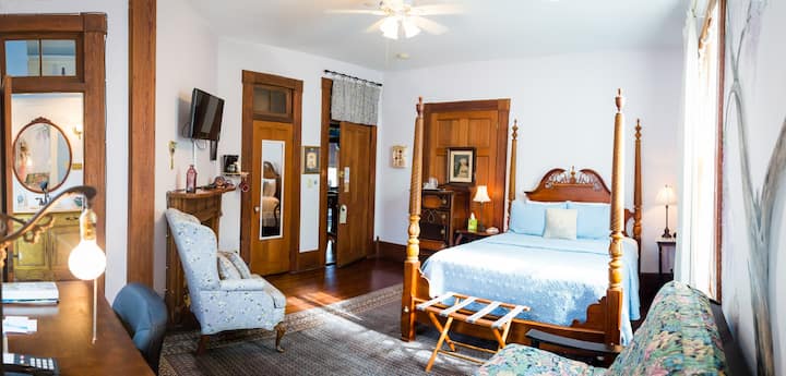 Giovanna Room - Sweetwater Branch Inn - Gainesville, FL