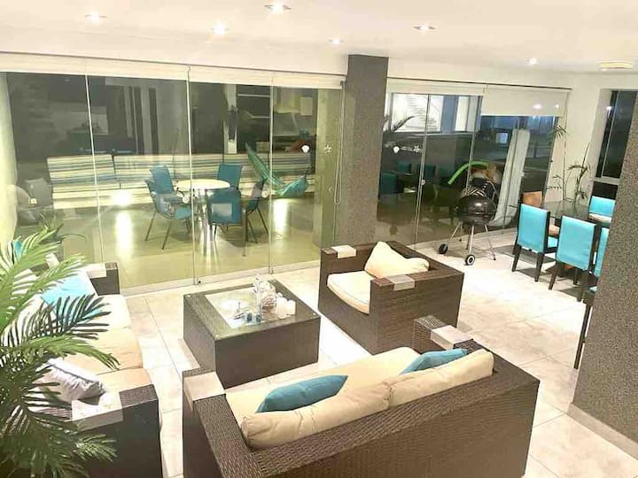 Linda Y Espaciosa Casa De Playa, Rodeada De Campo - Mala