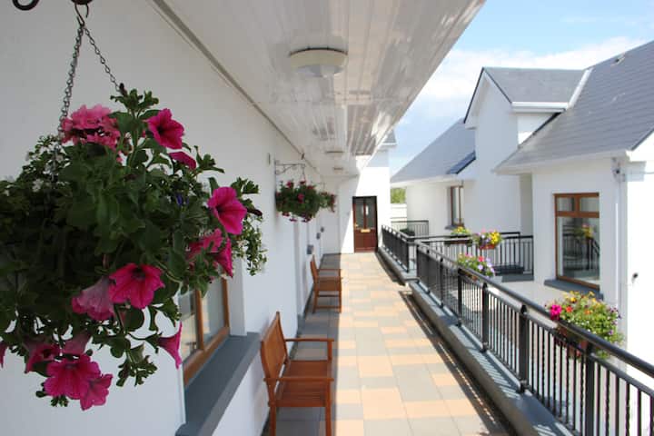 Beautiful City Central 2-bedroom Apartment - Galway