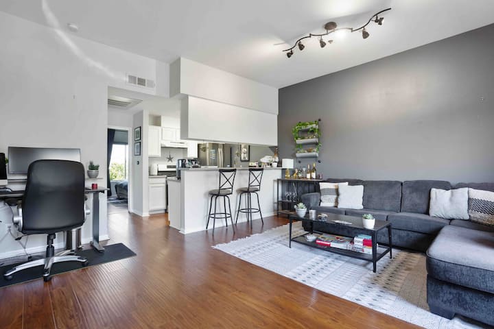 Charming One Bedroom In Amazing Location - Santa Monica, CA