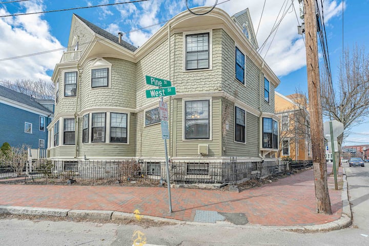 Perfection On The West End- Huge & Spectacular - Portland, ME