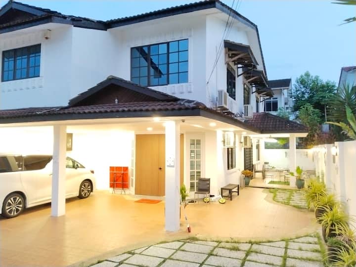 City Ctr 5 Bedroom Semi-d 5 Min To Mid Valley, Ksl - 