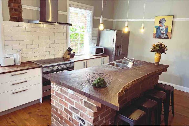 The Bnb Filled To The Brim With Character & Charm! - Dubbo