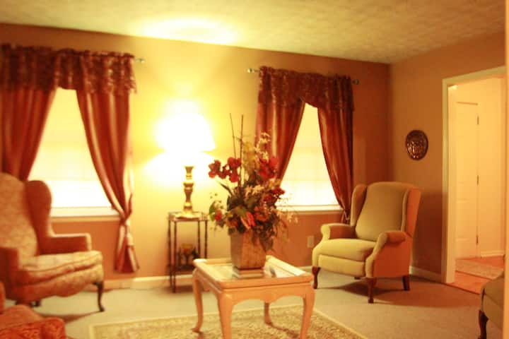 Nice Spacious Cozy Home For Any Occasion - Stockbridge, GA