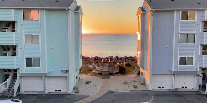 Ocean View Retreat- Beach Access Across The Street - Carolina Beach, NC