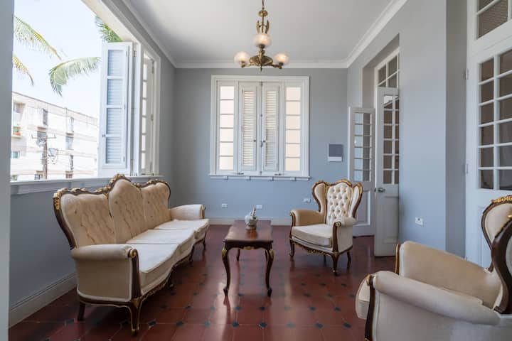 Big, Charming Art Deco Apt Steps From The Malecon - Havana