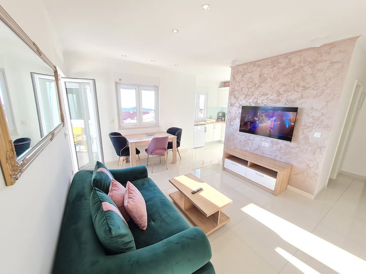 Amazing Apartment With Sea View For 2 - Makarska