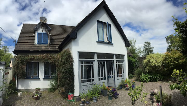 A Lodge By The Lakes - Killarney, Ireland