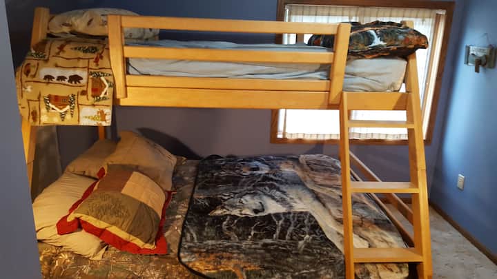 Hideaway From The Twin Cities: Sunset: Full + Twin - Stillwater, MN