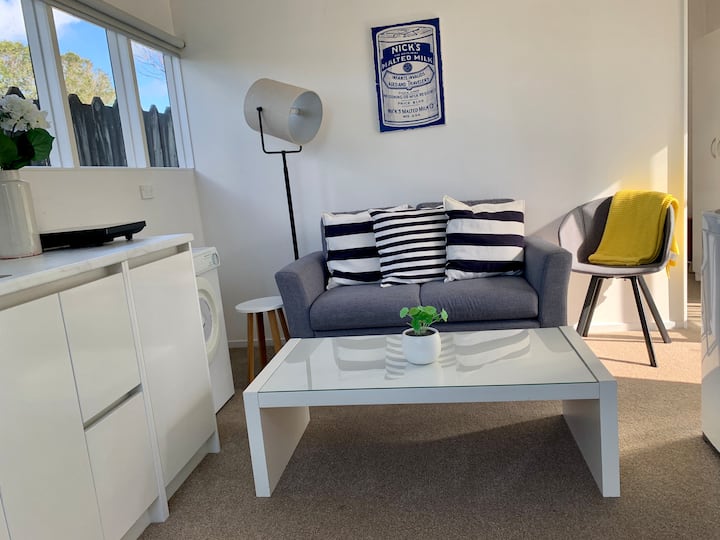 Botany Downs Cosy Garden Unit Self Check-in - Auckland