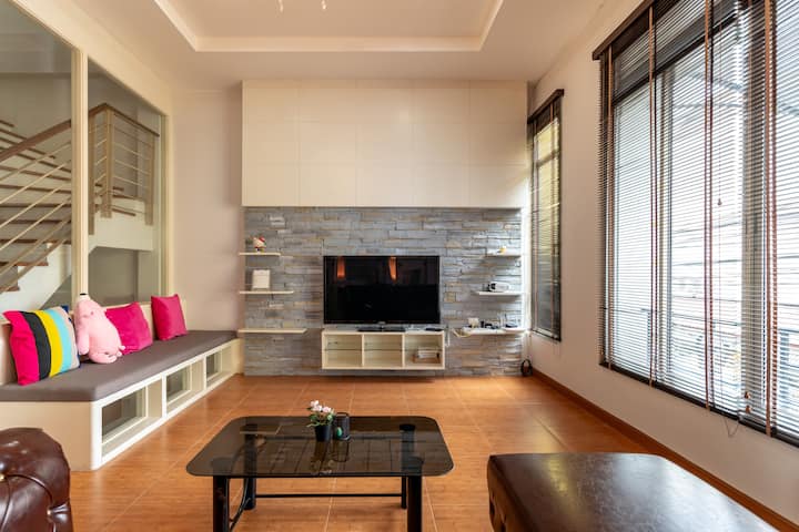 Entire Home In Calm British Style, Bts Sri Lasalle - Bangkok