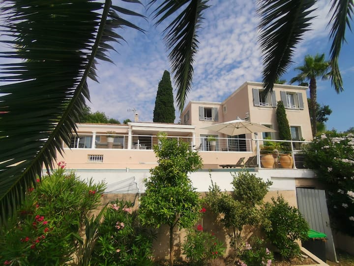 Superbe Villa Antibes Plein Sud Au Calme - Antibes