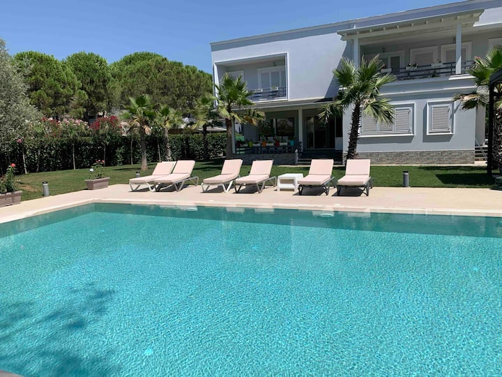 Villa  6-bedroom Front Of Beach With Luxury Pool - Albania