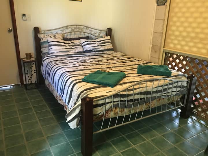 Private Room In Relaxing Pialba House - Fraser Island