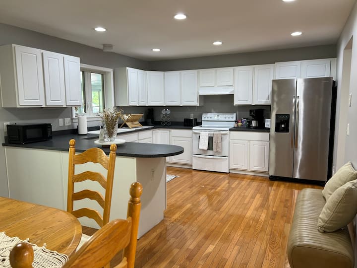 Lovely 2 Bed, 2 Full Bath. & Private Yard Getaway - SplashDown Beach, Fishkill