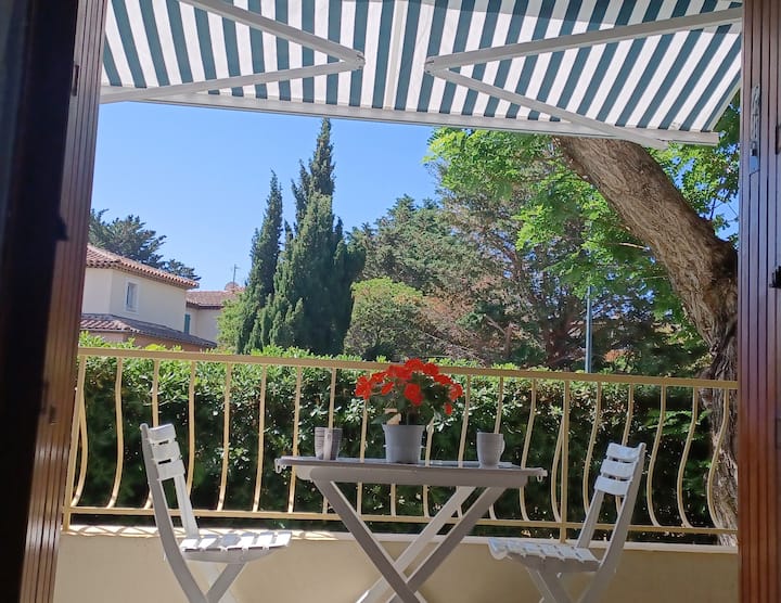 Rez Jardin 2/ 4 Pers Parking
Plage+centre à Pied - Sanary-sur-Mer