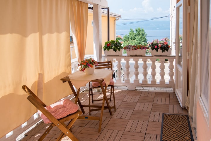 Maxica - Cozy Romantic Apartment Near The Beach - Vrbnik