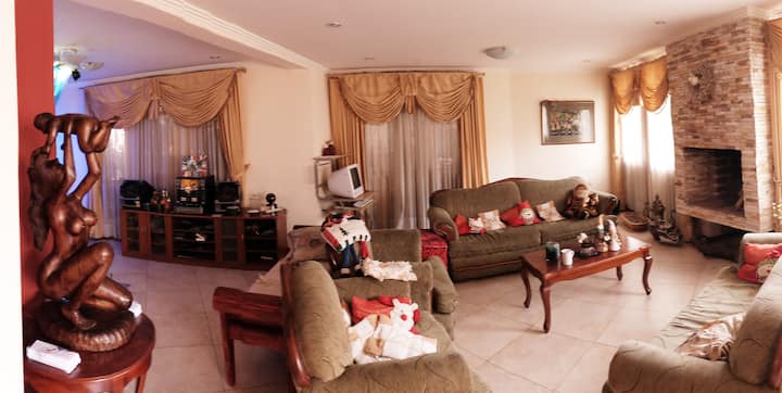 Habitación Económica Cama Matrimonial - Cuenca