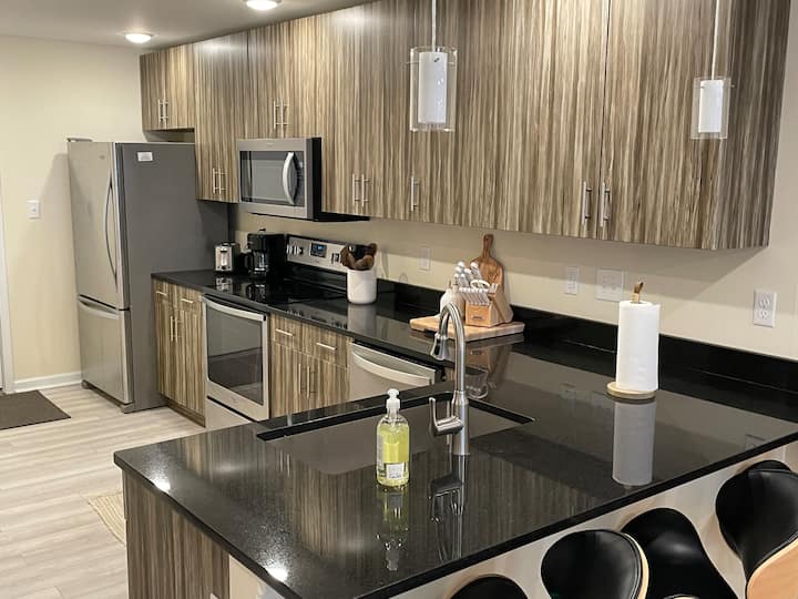 Uiuc 3 Bedroom Unit On Green Street! - Champaign, IL