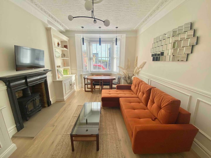 *2 Bed 2bath Spacious Two Floors Sleeps 6* -