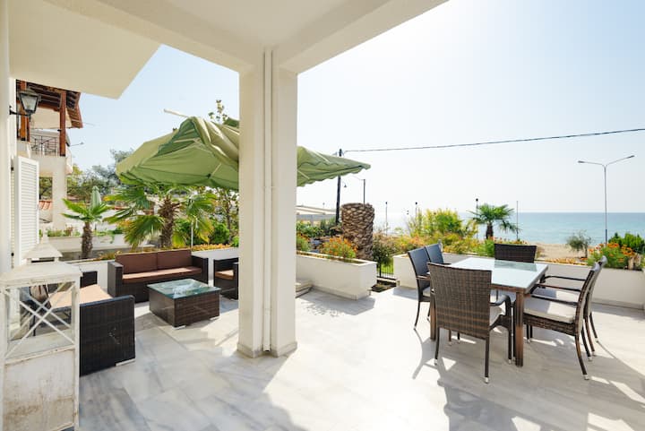 Beach Front Villa - 할키디키