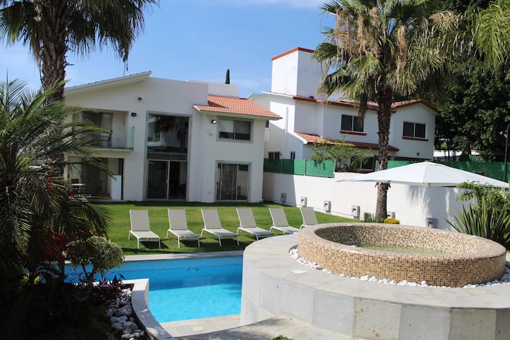 Amplia Residencia En Lomas De Cocoyoc-canarios - Cocoyoc