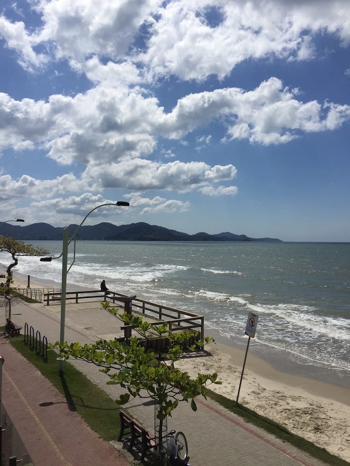 Apartamento Frente Mar Meia Praia - Itapema