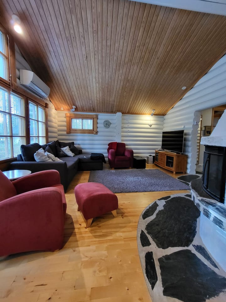 Viihtyisä Ja Tilava Mökki, Pytkykaksonen B - Suomi