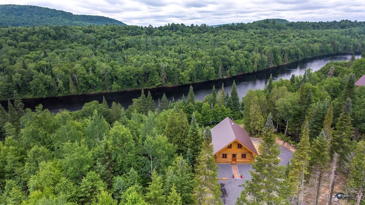 Chalet Bois Rond Aux Paysages Uniques Avec Spa! - Quebec