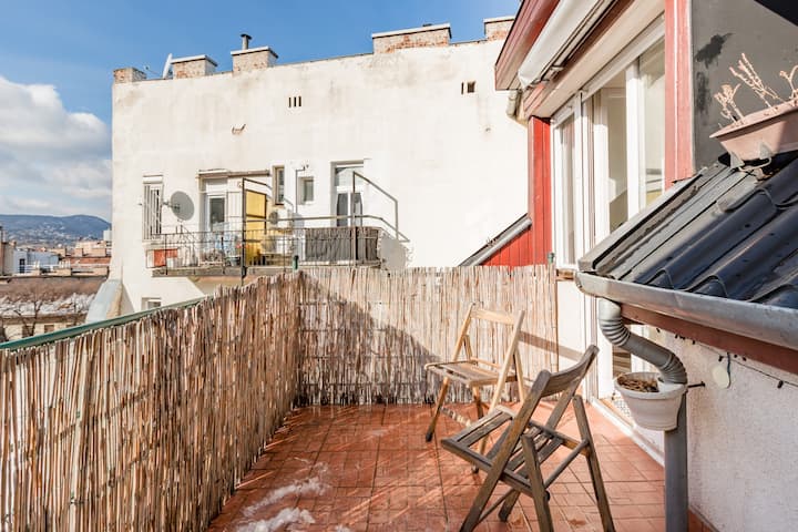 Relax Into Loft Living City Escape With Grand Terrace - Budapest