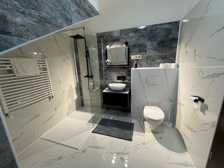 .Hide, Relax, Recharge - Self-check-in Nest Apt - Budapest