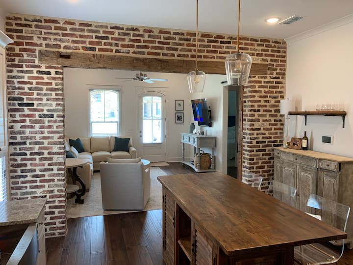 Dawg Den - Starkville, MS