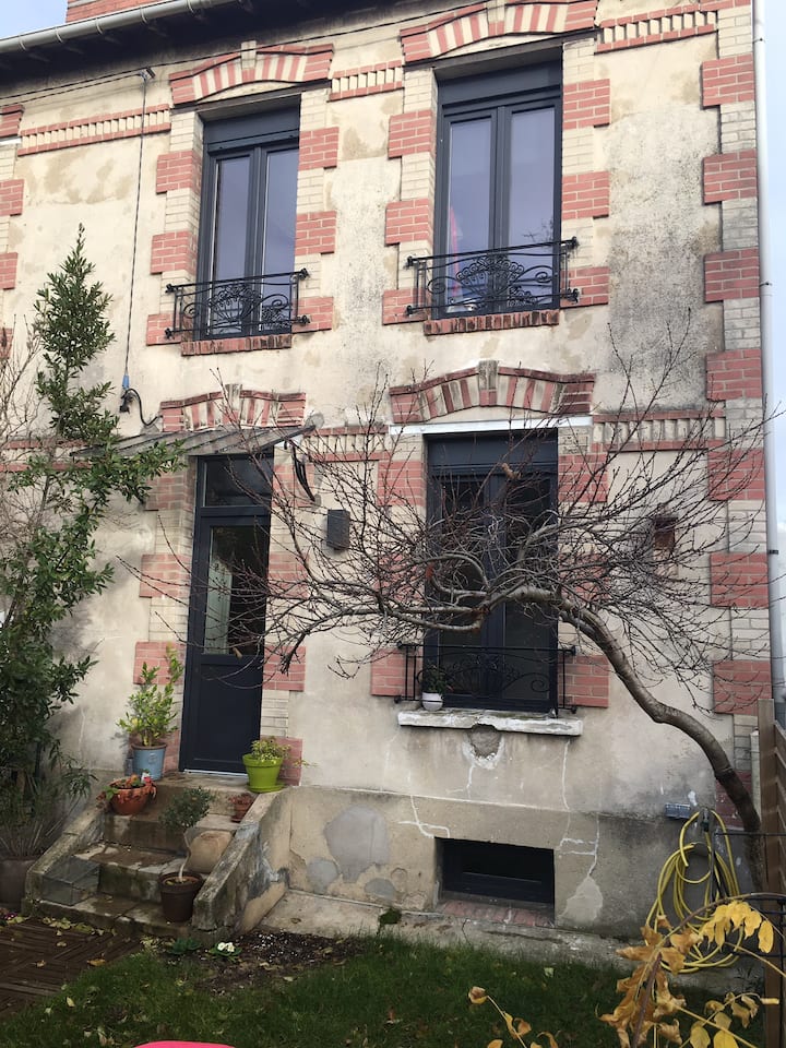 Petite Maison Au Calme Située Au Fond D'un Sentier - Saint-Gratien