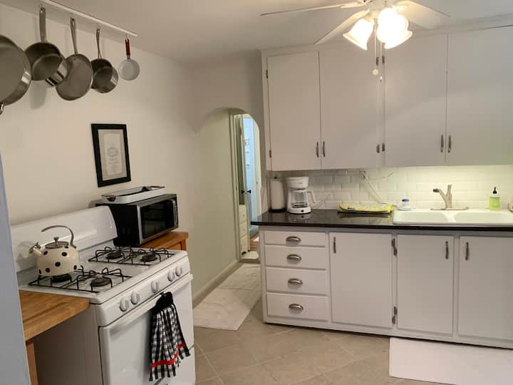Charm And Comfort Only 3 Blocks From Cheyenne Med Center & Downtown - Cheyenne, WY