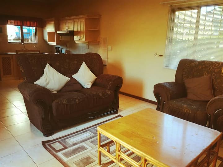 Holiday And Home Best Of Both! Entire Guest House. - Pinetown