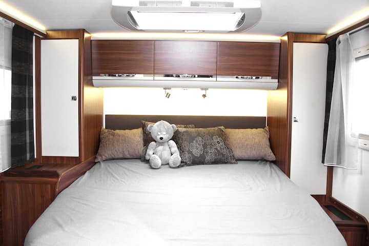 Camping-car Tout Confort Et éQuipé En Bord De Mer - Santec
