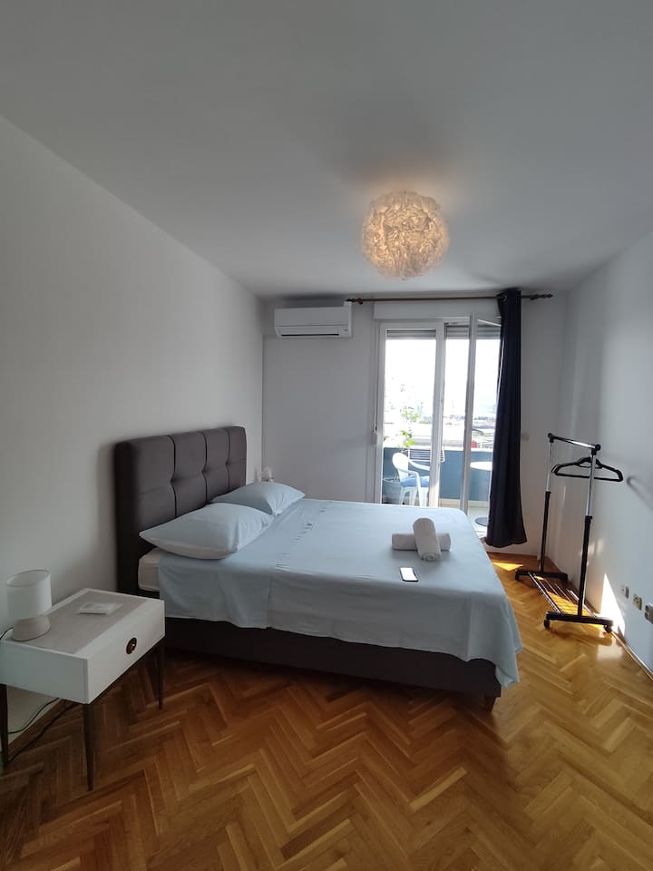 Room Eva-private Room With Shared Bathroom - Split