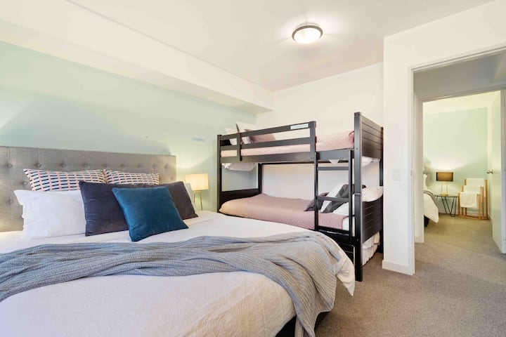 Central 2 Bedroom Apt. Walk To Town! - Queenstown