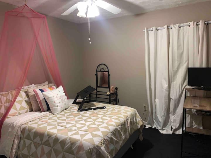 The Work & Play Getaway Space! - Snellville, GA