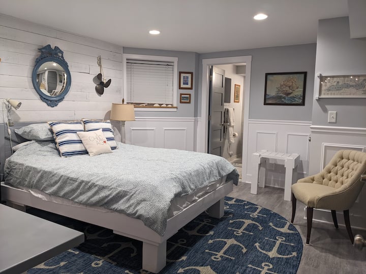 Lincoln Square In-laws Suite: Private Entrance - Chicago, IL